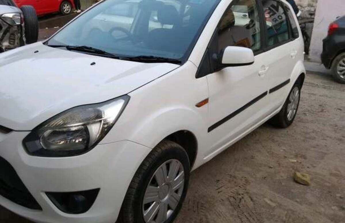 मात्र 3 हजार रुपये मंथली EMI पर 1.6 लाख में खरीदें Ford Figo, मिलेगी 7 ...