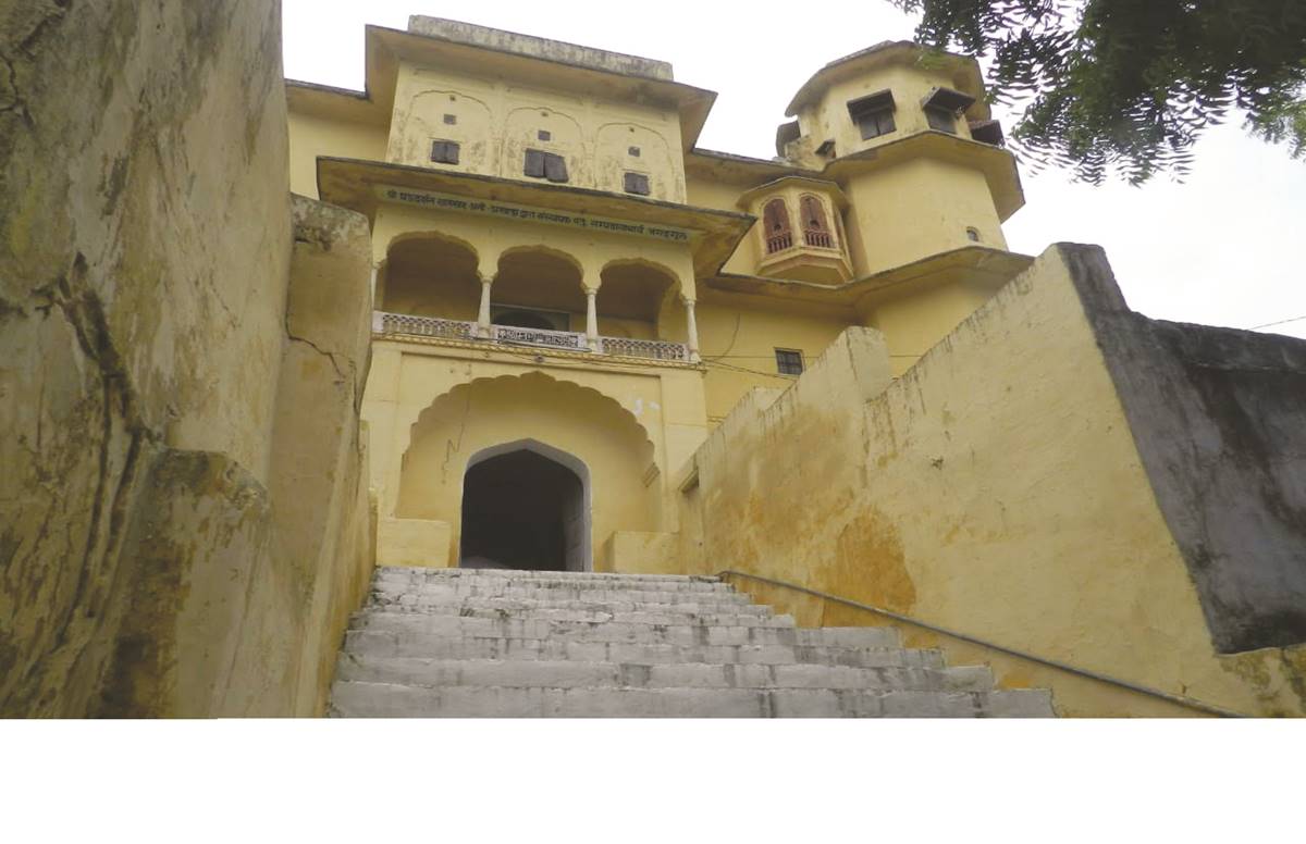 संत योद्धाओं का केंद्र बालानंद मठ | Jansatta