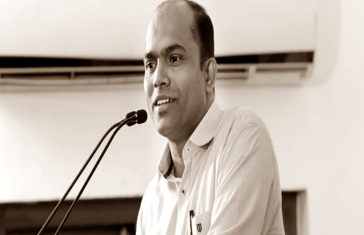 पढ़ाई छोड़ कभी पान बेचा तो कभी टोकरी, चपरासी की नौकरी भी लगी; फिर बने ...