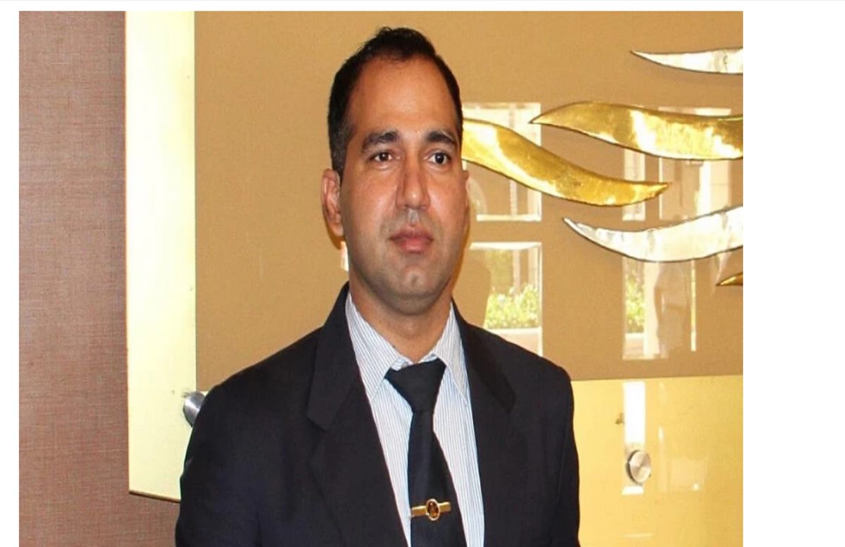 स्कूल ऑन व्हील्स, चरण पादुका अभियान चलाया, जान हथेली पर रख लोगों की ...