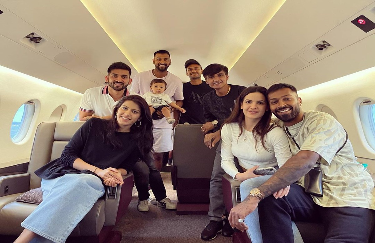 श्रीलंका दौरे से पहले पत्नी और बेटे के साथ घूमने निकले हार्दिक पंड्या ...