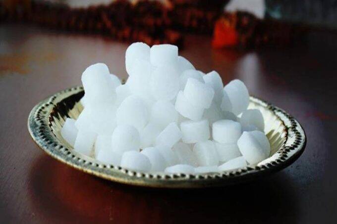 Kapur Ke Fayde: Using camphor in this way is believed to increase ...