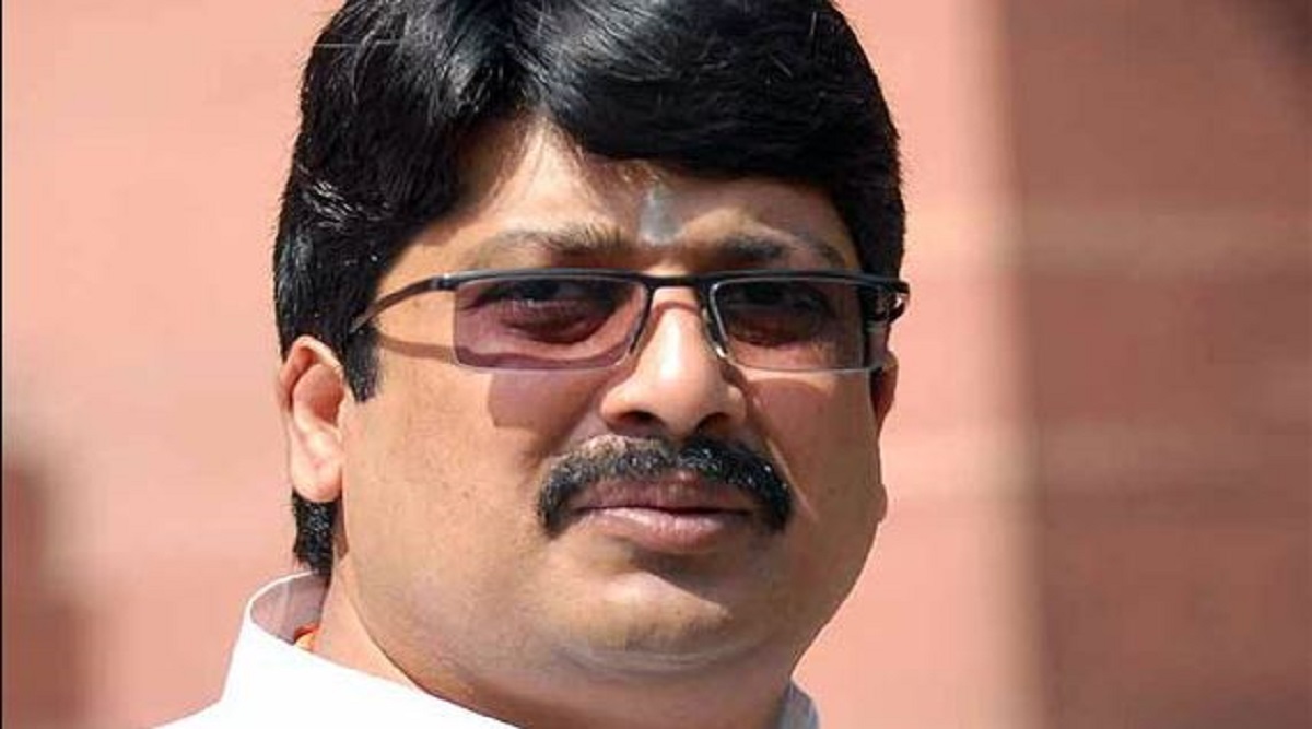 UP Kunda MLA Raja Bhaiya Fall Down From Horse While Riding Two Ribs Has ...