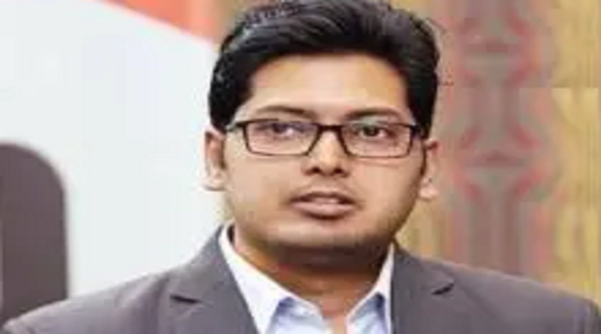 upsc IAS dheeraj kumar singh who quit doctor job and starts preparation for upsc got 64th rank ...