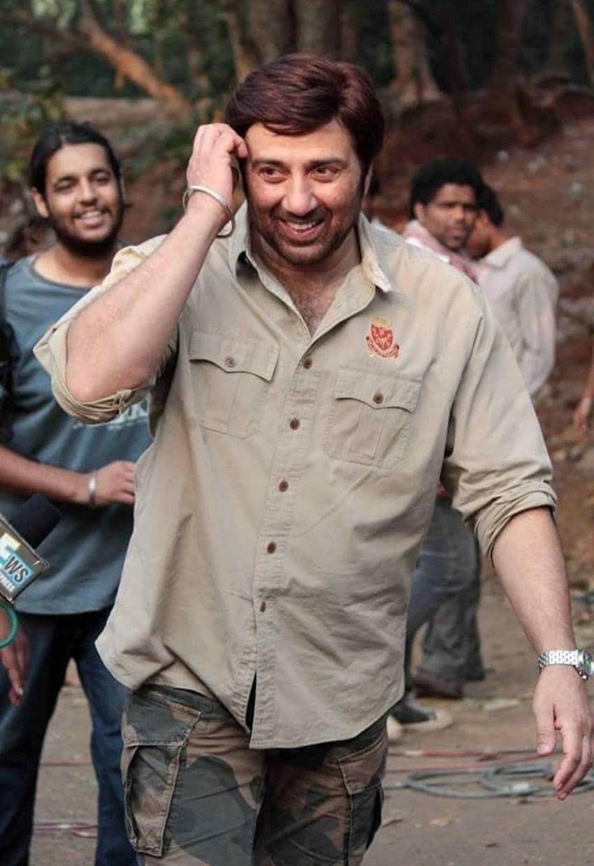 Dharmendra Hema Malini Son and Bobby Deol Esha Deol Abhay Deol brother ...