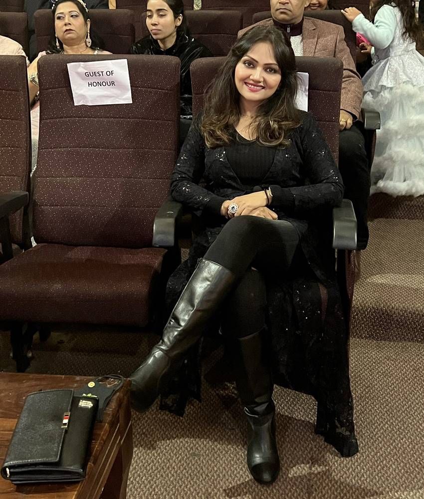 Akhilesh Yadav SP Leader Anurag Bhadauria wife Anupama raag father is ...