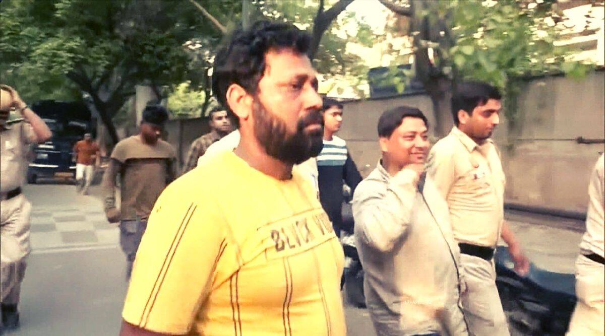 A video of a woman speaking in Pushpraj style about Ansar Raza is going viral on social media ...