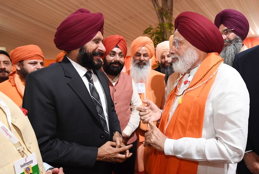 Narendra Modi Photos: PM in Sikh getup during meeting with delegation ...