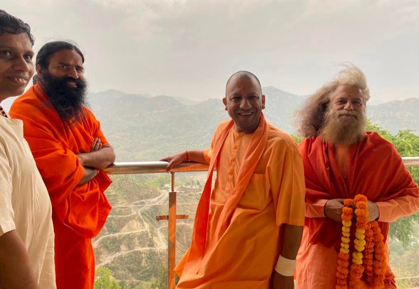 Yogi Adityanath visits Swami ramdev Acharya Balkrishna Patanjali farm ...