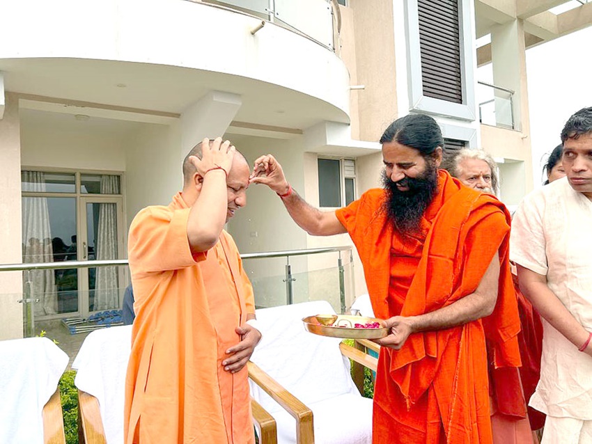 Yogi Adityanath visits Swami ramdev Acharya Balkrishna Patanjali farm ...