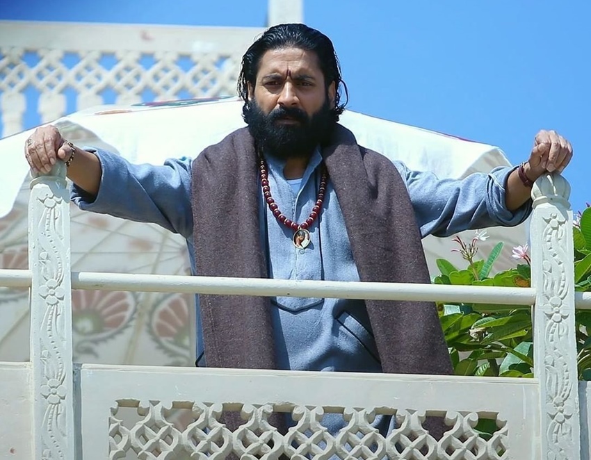 Ashram 3: 'Bhopa Swami' Gets this Line from Sabjiwala to Delivery Boy ...