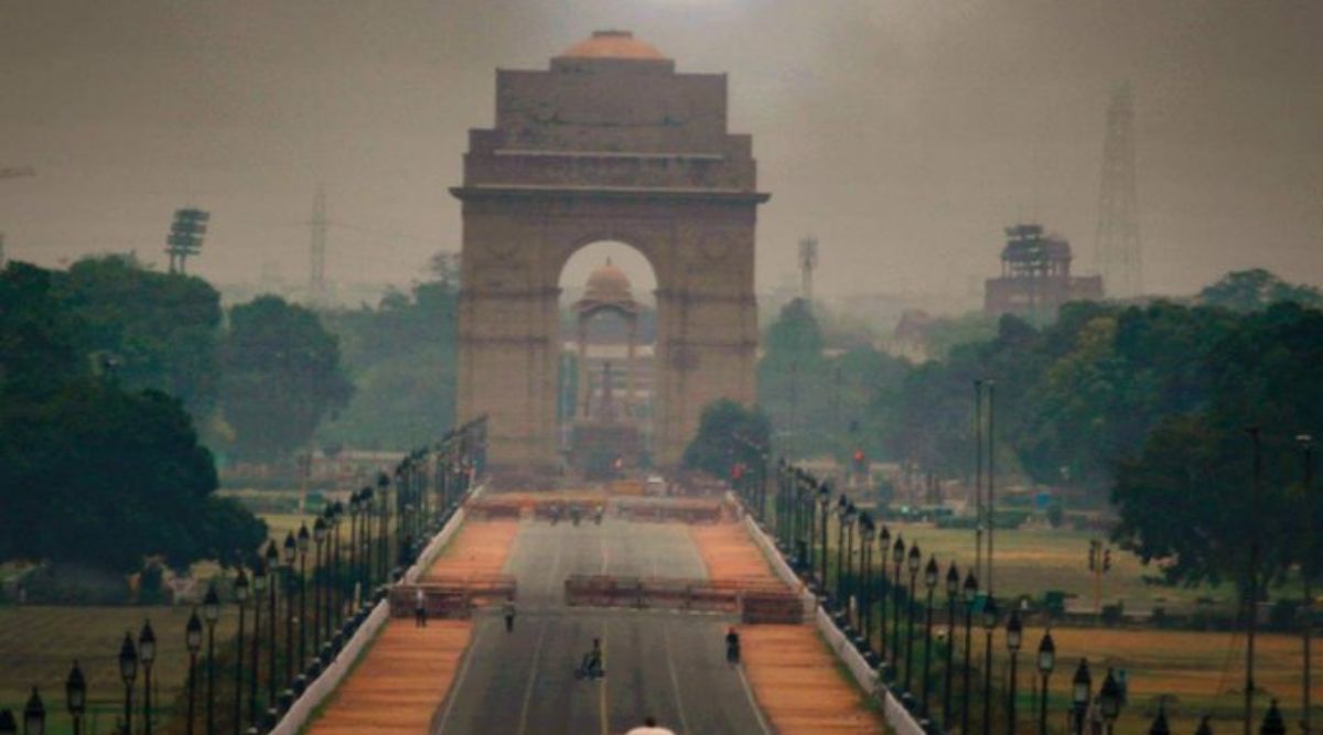 100 फुट लंबे ट्रक में लाई गई नेताजी की प्रतिमा, बनाने में शिल्पकारों को ...