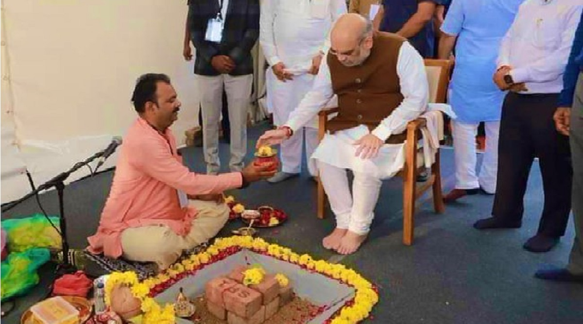 Congress Leader Ashok Basoya Shares the photo of Amit Shah's worship ...