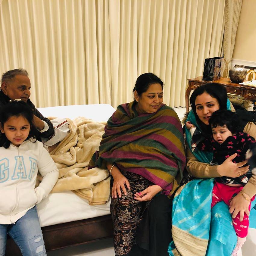 Sadhana gupta Share Excellent bonding with Aparna Yadav, Mulayam Singh ...