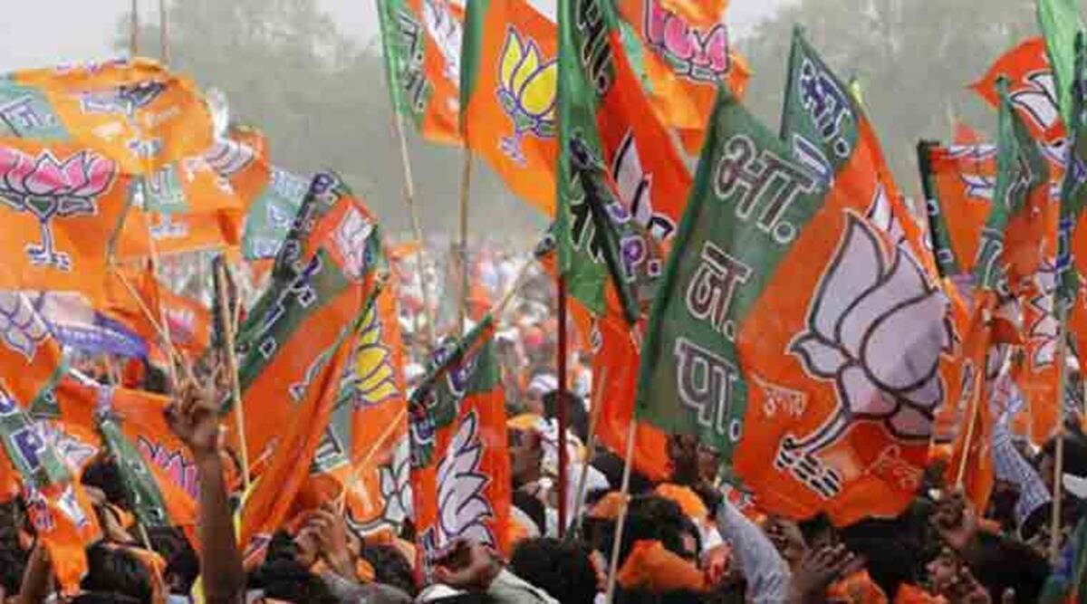 bjp flags found in up congress office in lucknow video viral on Social media - कांग्रेस के ऑफिस ...