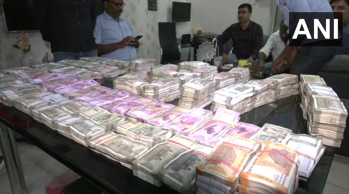 Bihar Vigilance raid on premises of Engineer Sanjay Rai huge cash ...