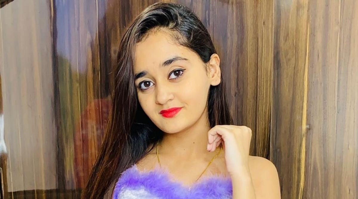 Aurangabad YouTuber Bindas Kavya found in itarsi Kushinagar Express coach - औरंगाबाद से गायब हुई ...