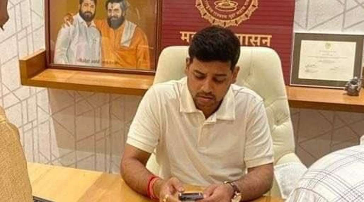 Photo of Eknath Shinde's son sitting on CM chair goes viral Shrikant ...