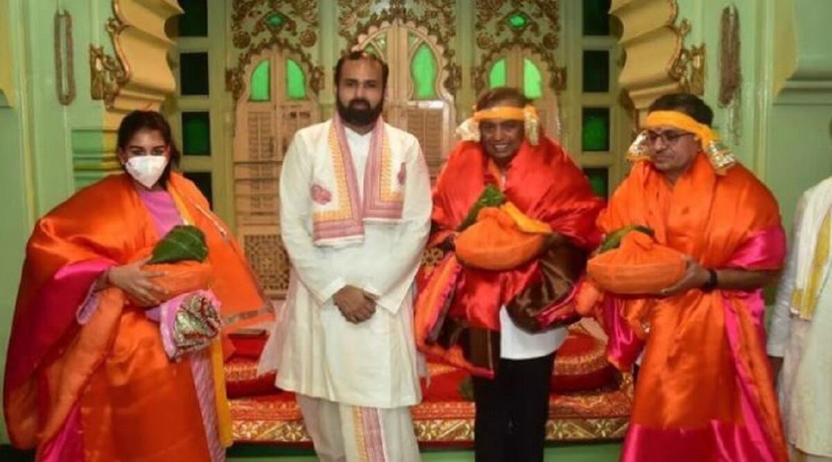Mukesh Ambani family reached Rajasthans shrinathji temple before ...
