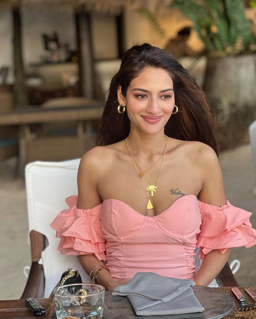 TMC MP and Bengali Actress Nusrat Jahan Flaunt her Tattoo, know what she written on her body ...