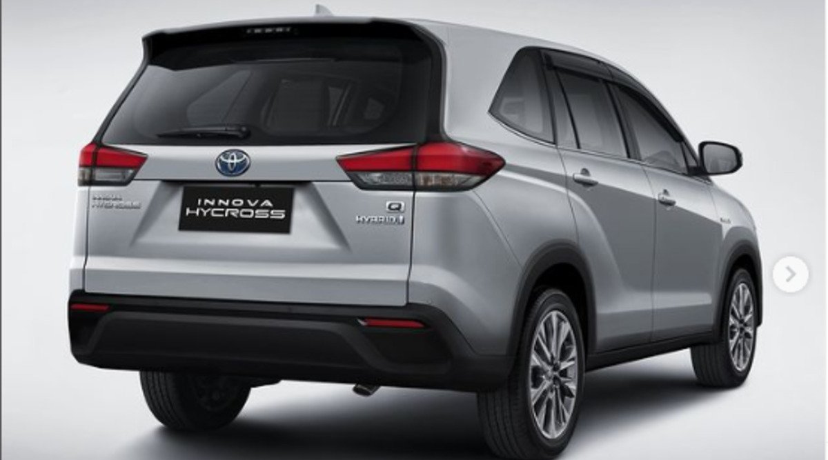 Toyota Innova Hycross Two major features leaked before launch MPV may ...