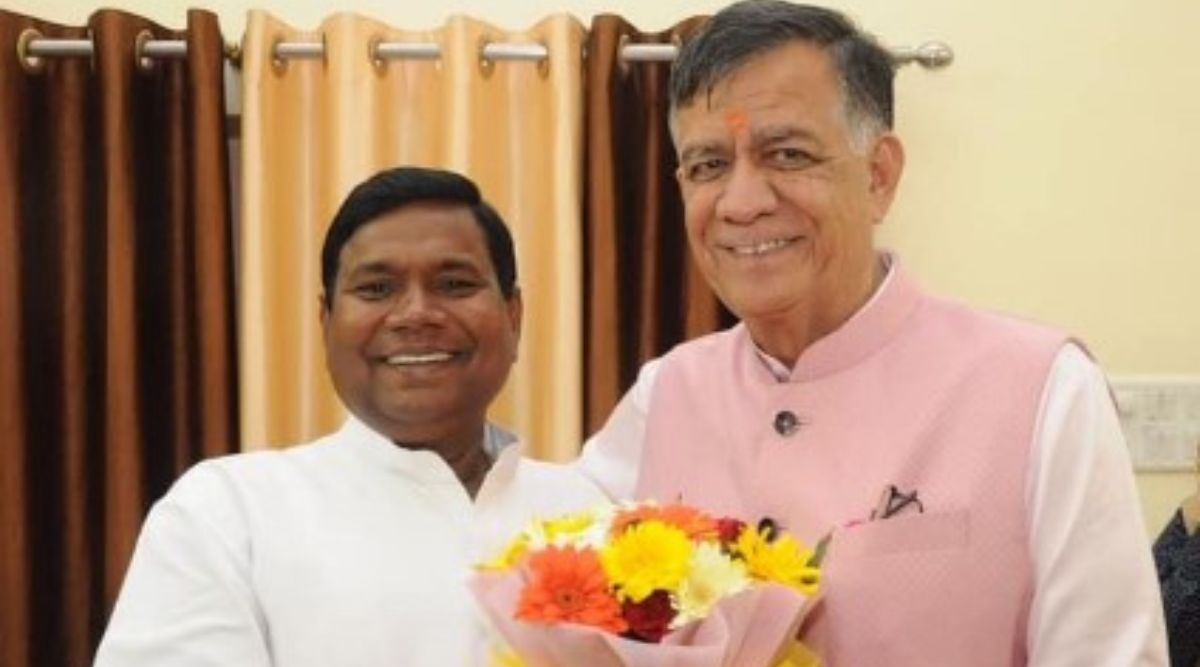 SP and BJP MLAs clashed over the road in a private TV channel program ...