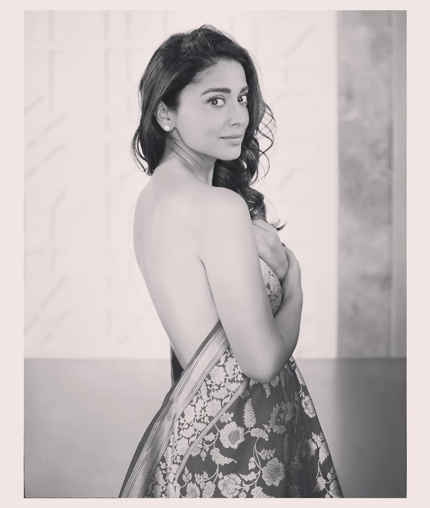 Ajay Devgan Drishyam 2 actress Shriya Saran looks Gorgeous in Saree with Backless blouse, see ...