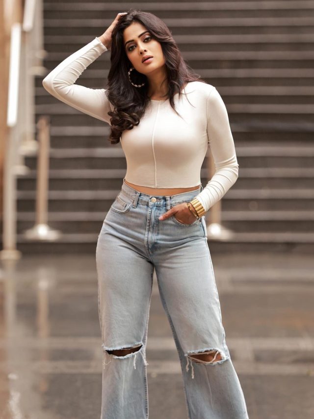 क्लासी एंड स्टाइलिश है श्वेता तिवारी का लेटेस्ट कैजुअल लुक | Jansatta