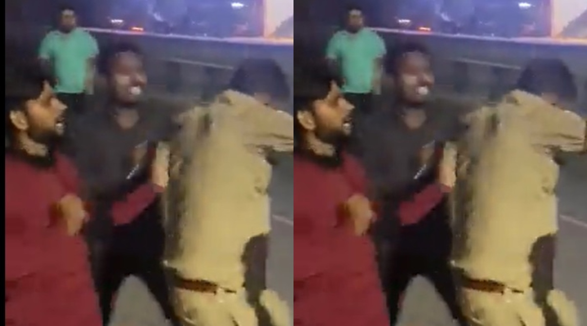 Watch Video How 4 youths beat up police in Lucknow viral on Social media - Watch Video: राजधानी ...