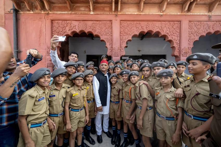 Dimple Yadav Husband Akhilesh Yadav Went his Dhaulpur Military School ...