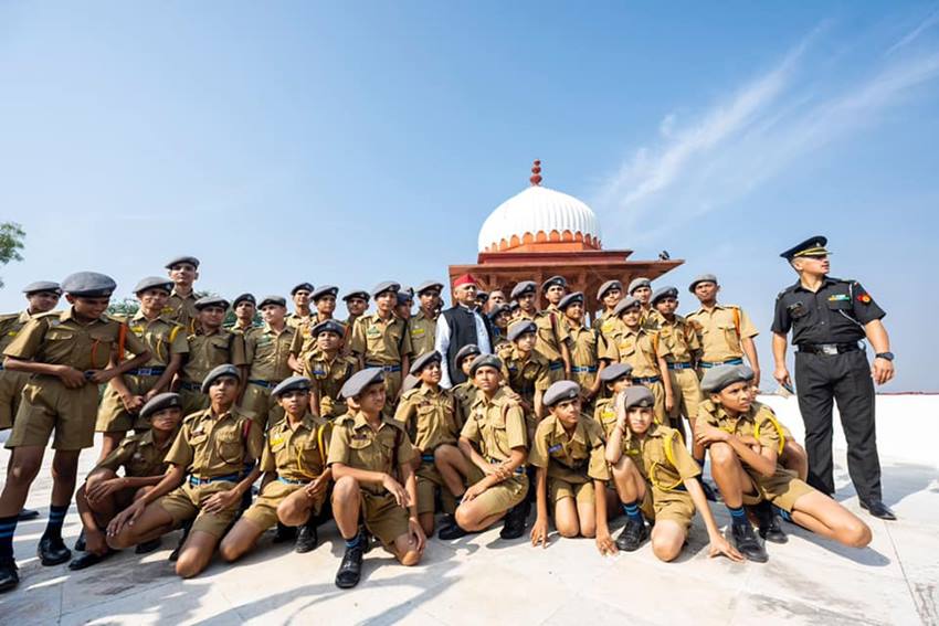 Dimple Yadav Husband Akhilesh Yadav Went his Dhaulpur Military School ...