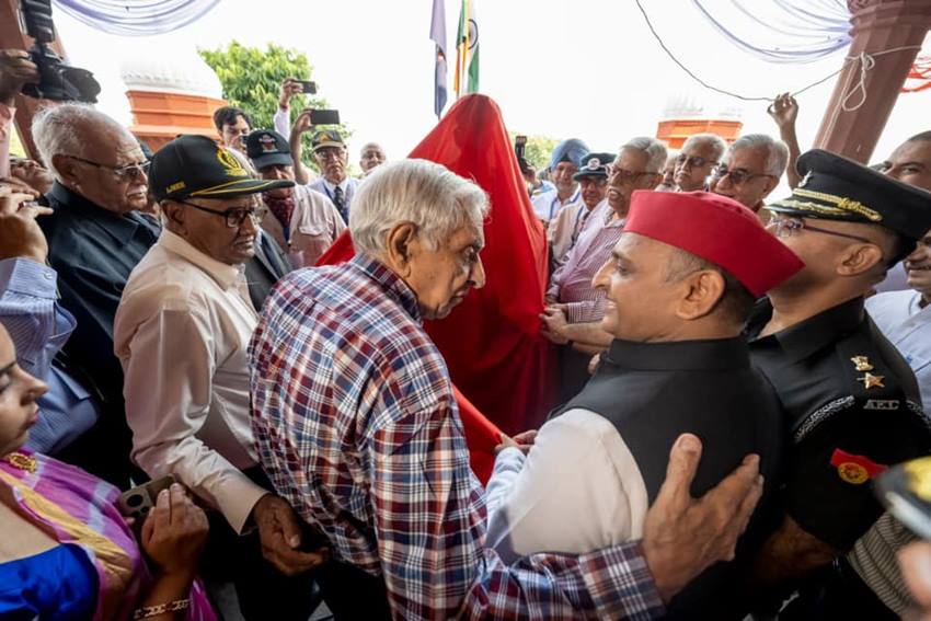 Dimple Yadav Husband Akhilesh Yadav Went his Dhaulpur Military School ...