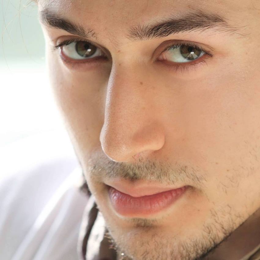 Actors With Different Eye Colour: Hrithik Roshan, Aishwarya Rai bachchan to Kareena Kapoor and ...