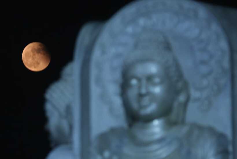 lunar eclipse 2023 chant these mantra during chandra grahan to get all ...