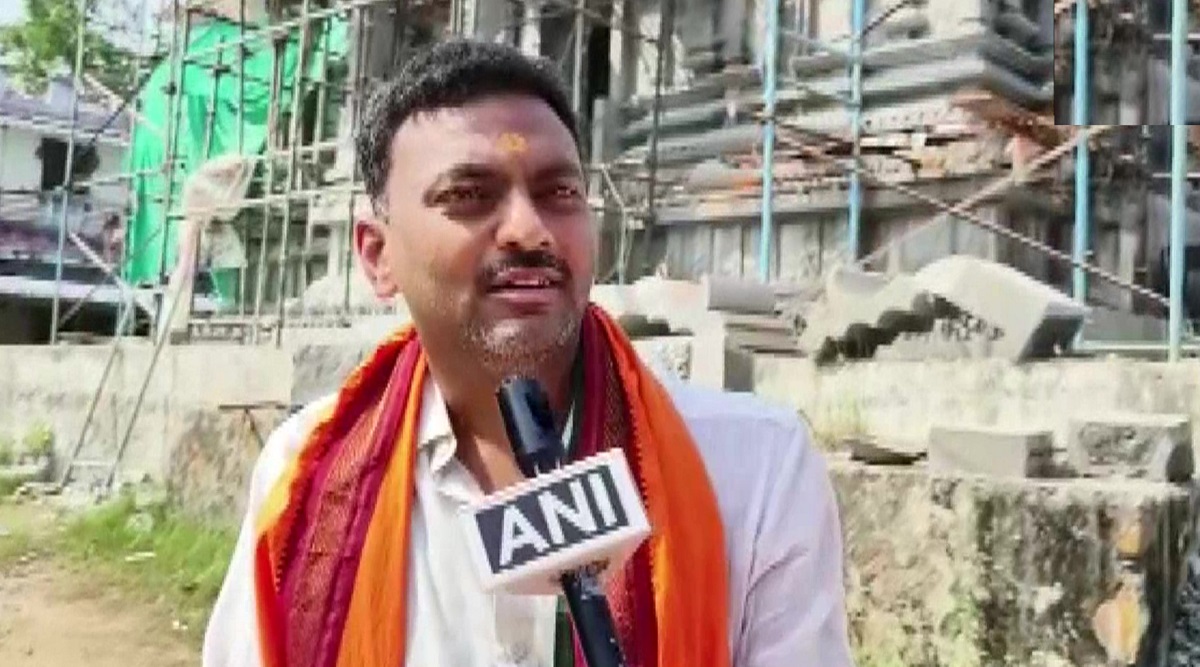 Modern day Sravan Kumar builds temple in memory of mother in Andhras ...