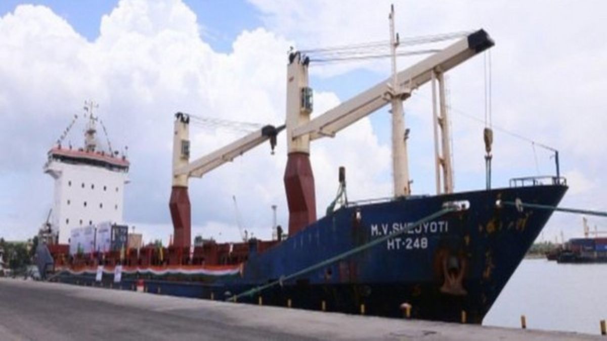 bihar Cargo Ship Going To Khagaria Stuck Preparation To Break Pipa ...