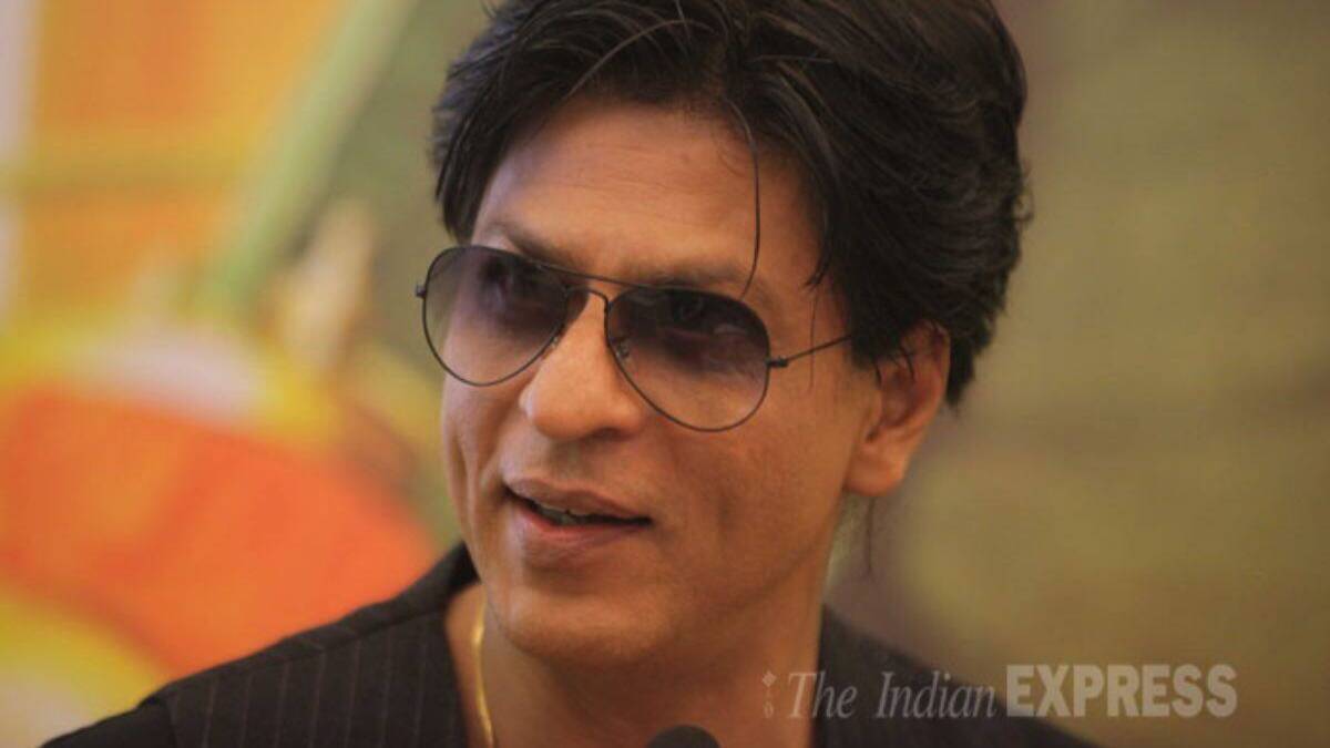 Shah Rukh Khan's old video goes viral amid 'Pathan' controversy Pathan ...