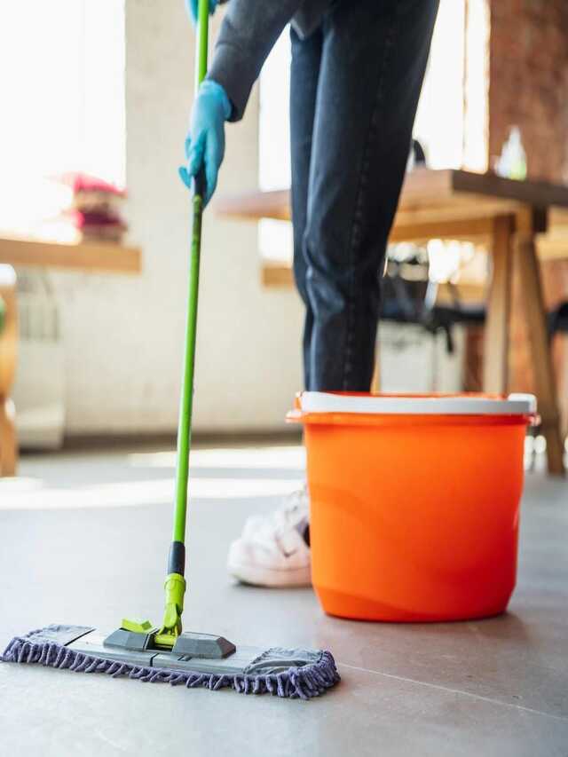 घर के फर्श को चमकाने के लिए ऐसे लगाएं पोछा | Jansatta