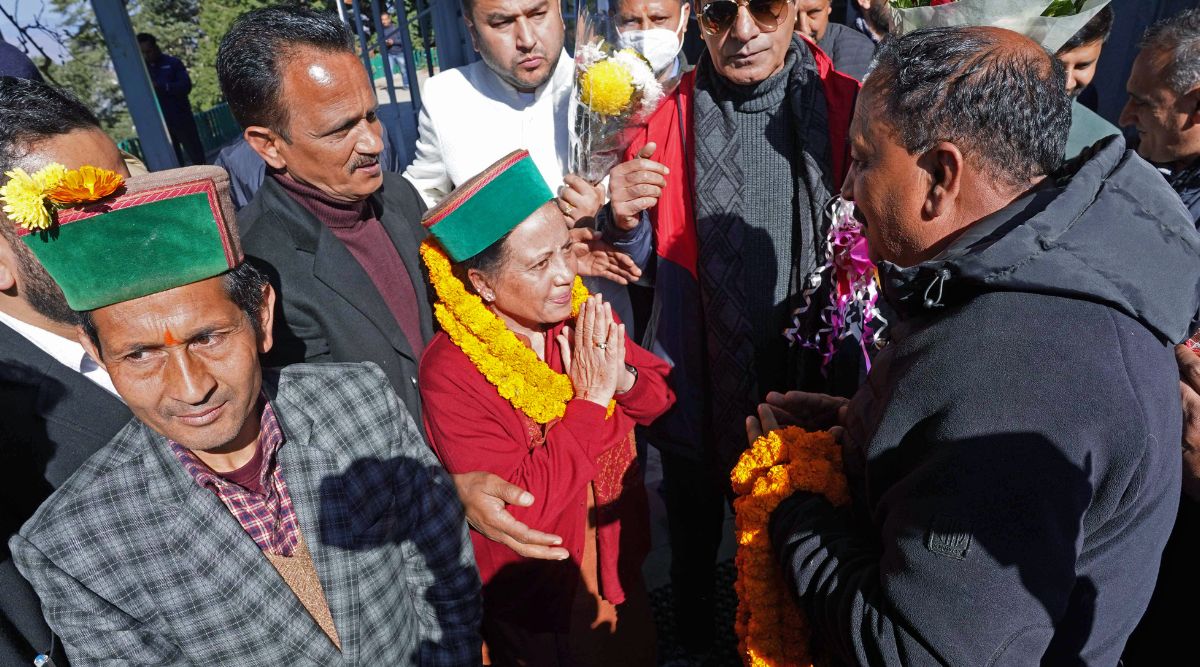 Uproar Before Congress Legislature Party Meeting In Shimla Slogans ...
