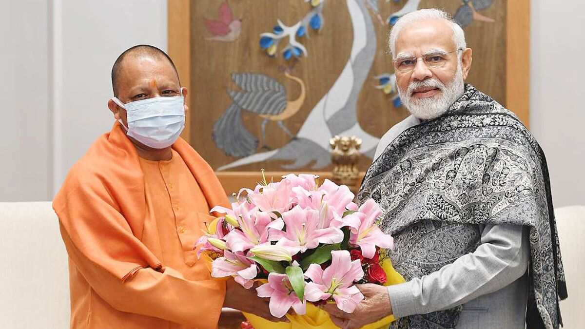 CM Yogi Meets PM Modi: दिल्ली दौरे पर सीएम योगी आदित्यनाथ, पीएम नरेंद्र ...