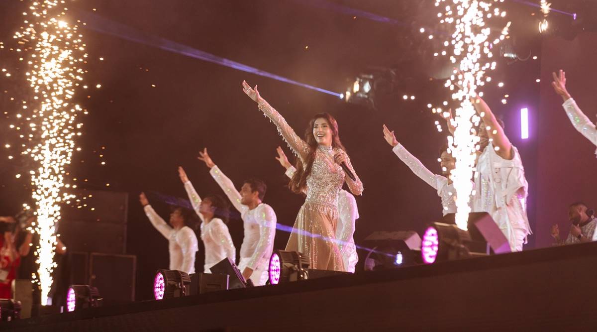 Nora Fatehi Video: Nora Fatehi Gets Wrongly Touched By A Background ...