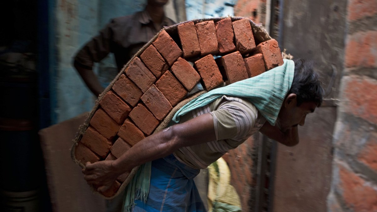 लाचार कामगार-poor worker | Jansatta