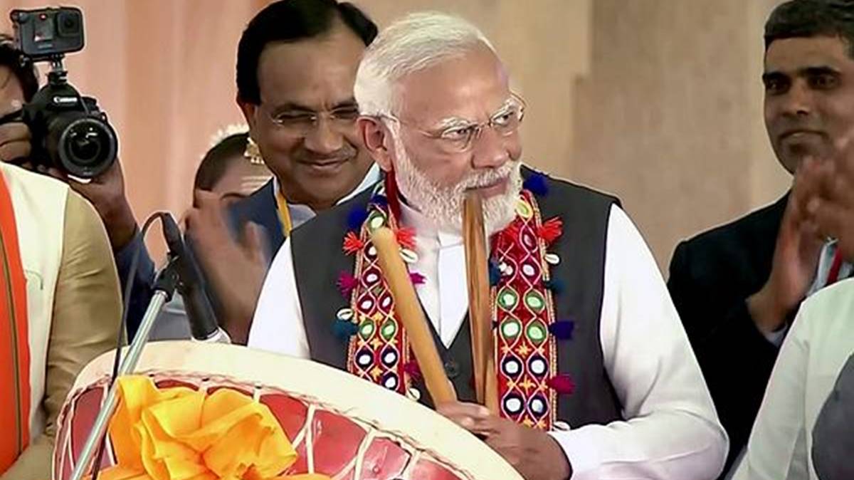 Film maker Vinod Kapri shared video of PM Narendra Modi playing the ...