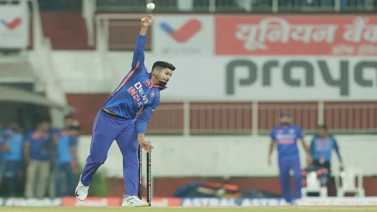 Shreyas Iyer Spinning Delivery stunned virat kohli in IND vs SL third odi watch video - IND vs ...