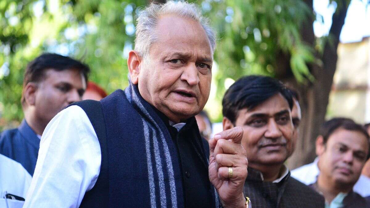 Ashok Gehlot को लगेगा झटका? हाई कोर्ट ने मांग लिया MLAs के इस्तीफों से ...