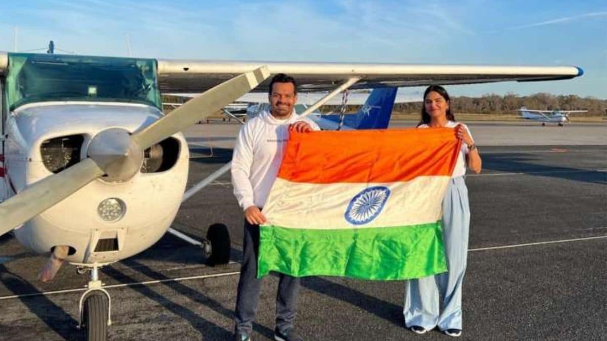 Republic Day 2023 youtuber gaurav taneja aka flying beast with wife fly ...