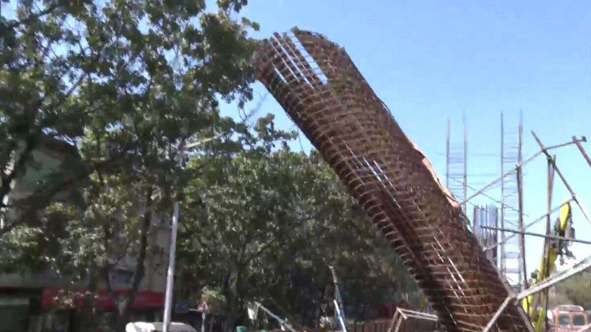 Metro Pillar गिरने से महिला और तीन साल के बच्चे की मौत, कांग्रेस बोली ...