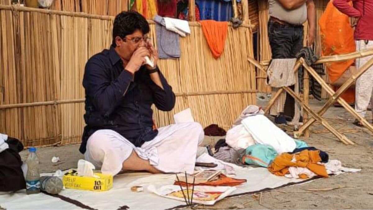 Raja Bhaiya: कुंडा के राजा का भक्तिमय अवतार, अगरबत्ती और शंख के साथ ...