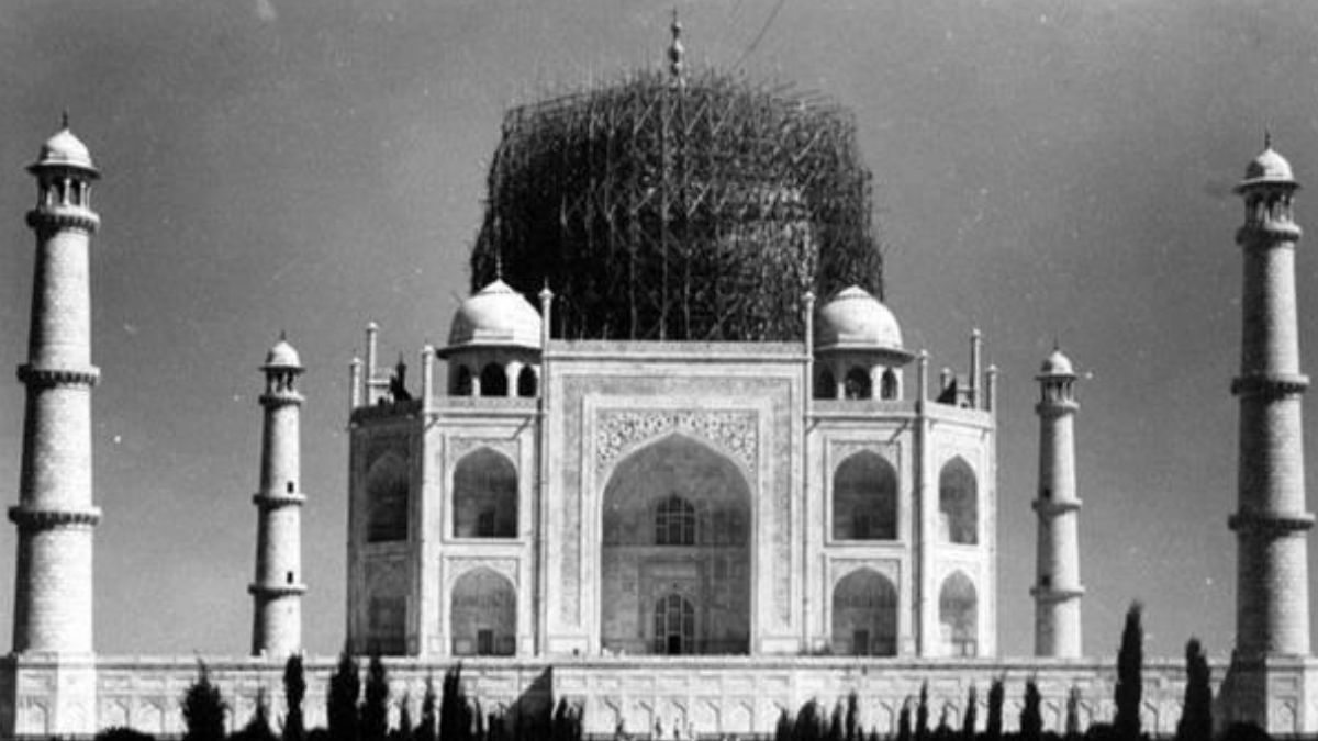 The Taj Mahal was covered during the Indo-Pakistan war in 1965 - Taj ...