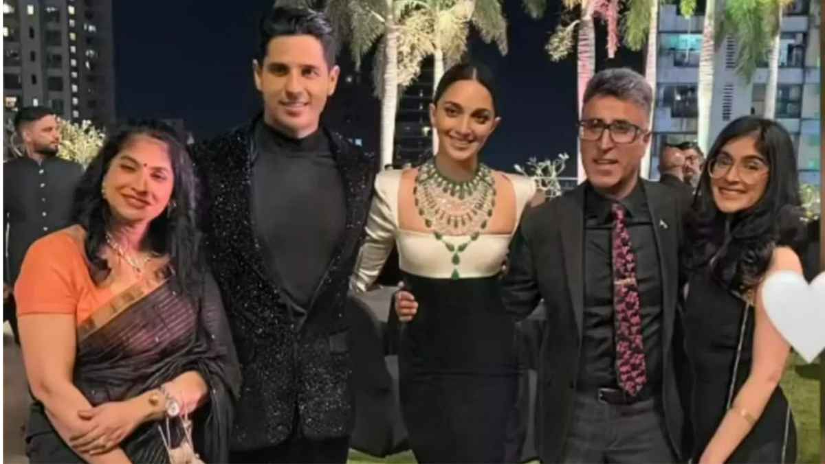 Captain Vikram Batra family arrived at Siddharth Malhotra Kiara Advani ...